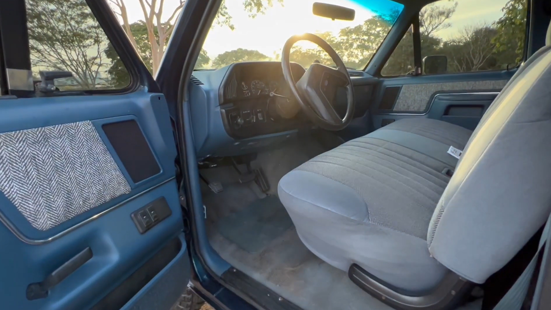 Ford F-250 1988: Um Clássico Restaurado pela STK Customs – Strike Brasil